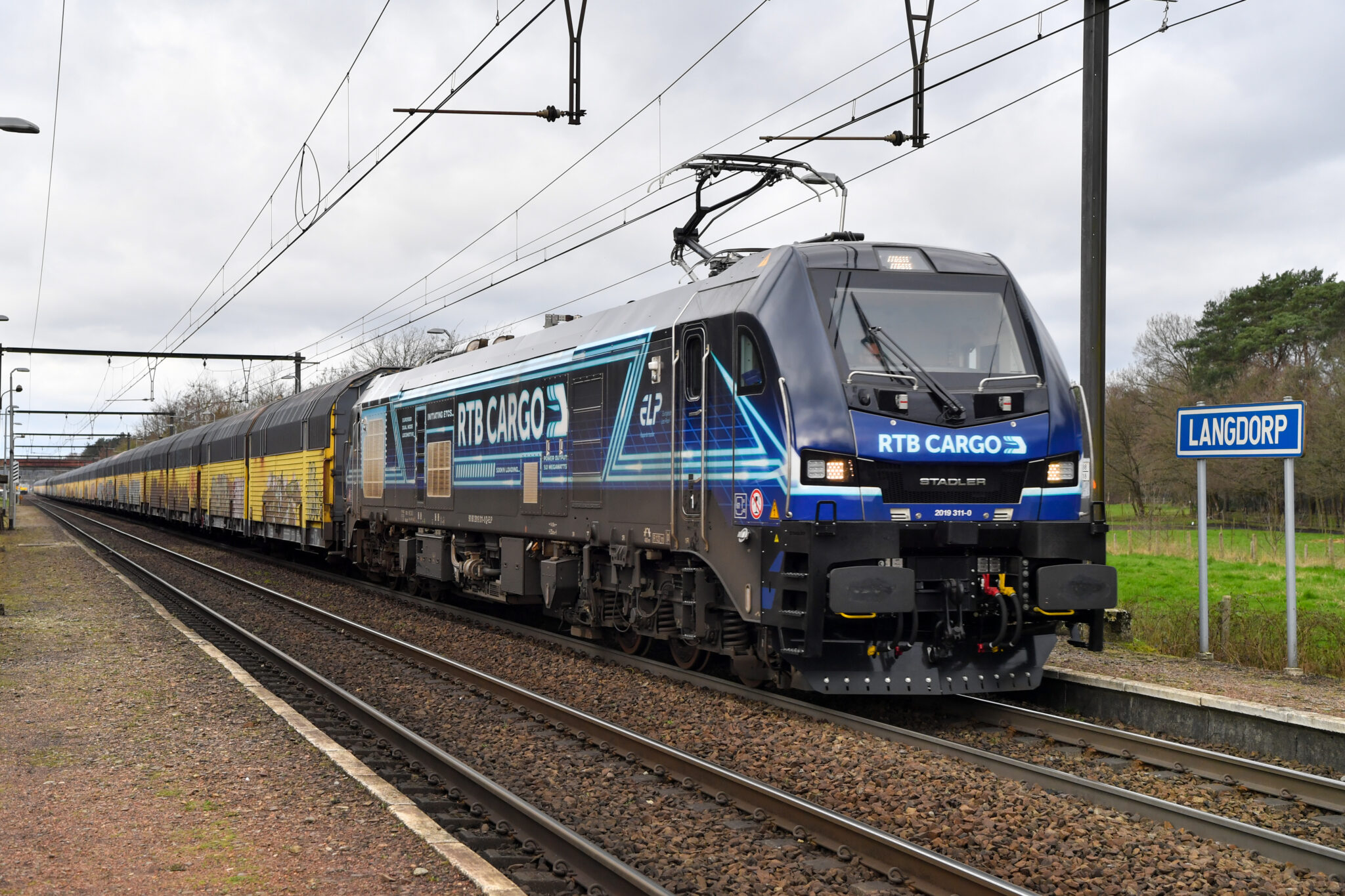 Euro9000 Hybrid Multi-System Locomotive - European Loc Pool