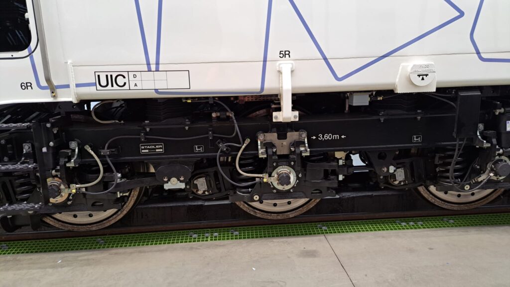 EuroDual Hybrid Locomotive- European Loc Pool