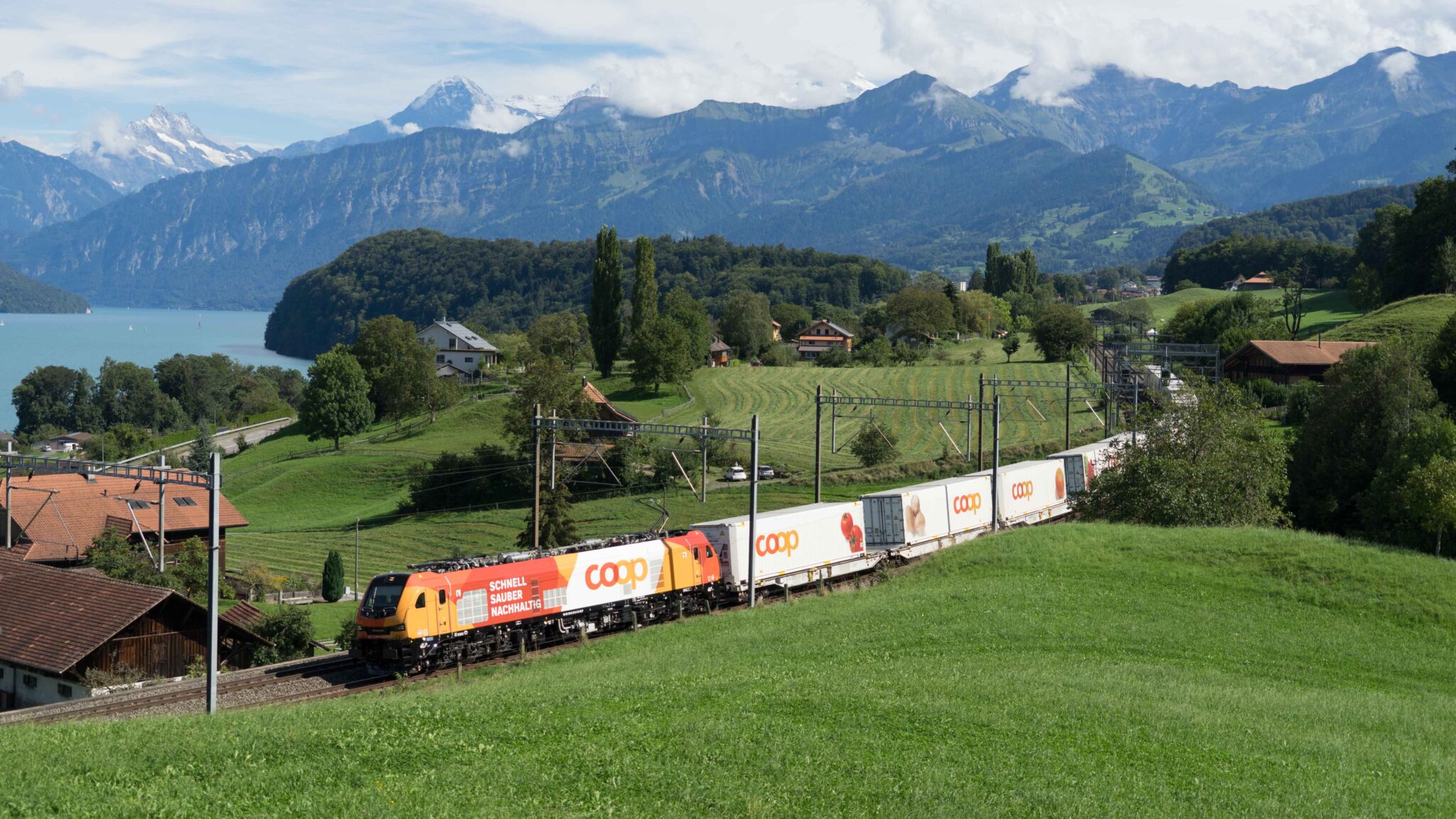 EuroDual Hybrid Locomotive- European Loc Pool